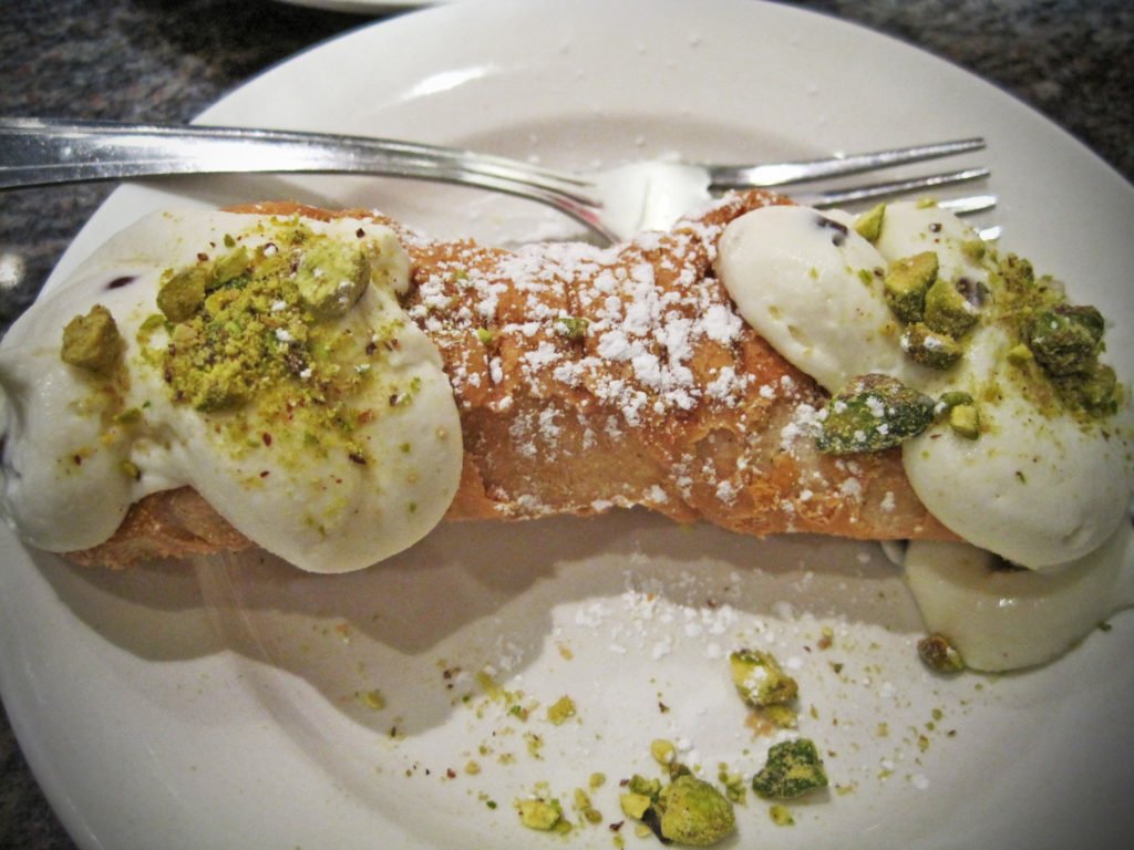Saiba tudo sobre o Cannolo Siciliano - Gastronomia Italiana